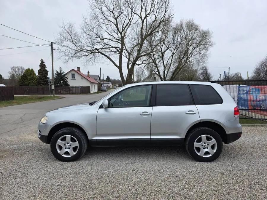 Pelēks Volkswagen Touareg 2006 Ventspils, ar dzinēja tilpumu 2.50 L un nobraukumu 347 tūkst. km par 3490 €, foto 6 vietnē AUTOMOTO.COM.LV