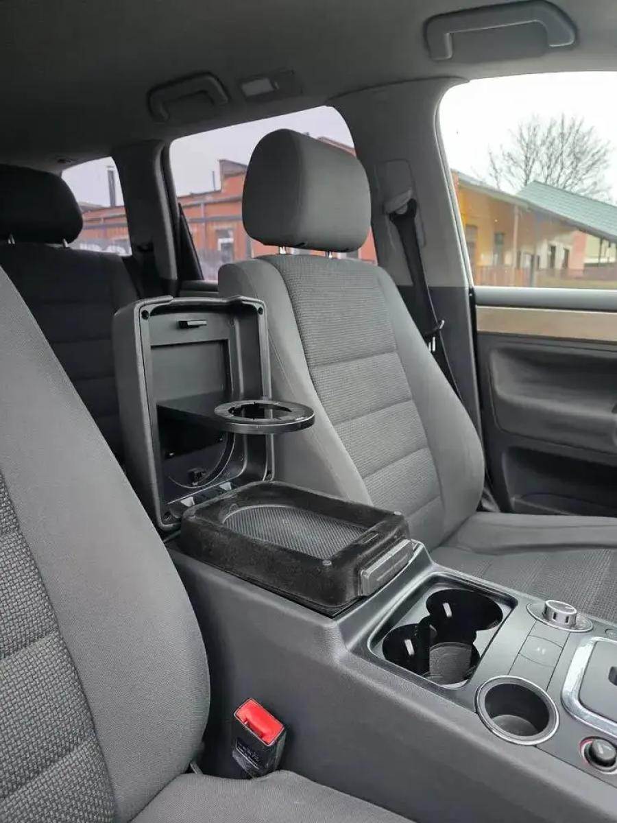 Pelēks Volkswagen Touareg 2006 Ventspils, ar dzinēja tilpumu 2.50 L un nobraukumu 347 tūkst. km par 3490 €, foto 19 vietnē AUTOMOTO.COM.LV