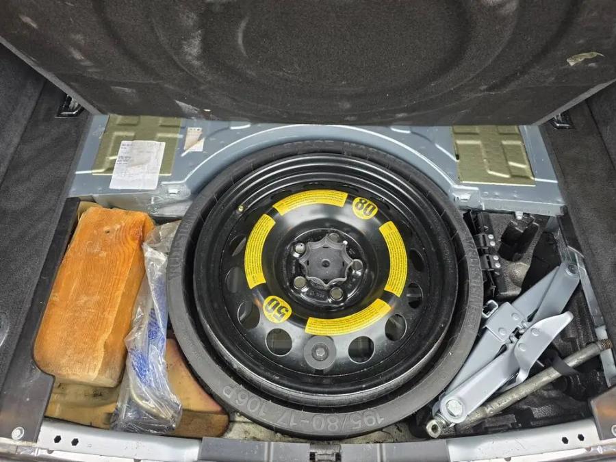 Pelēks Volkswagen Touareg 2006 Ventspils, ar dzinēja tilpumu 2.50 L un nobraukumu 347 tūkst. km par 3490 €, foto 23 vietnē AUTOMOTO.COM.LV