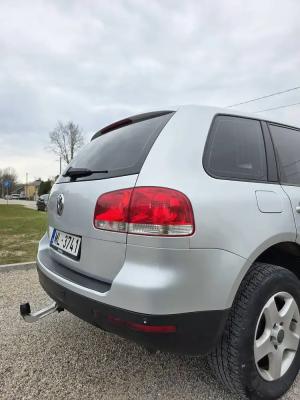 Pelēks Volkswagen Touareg 2006 Ventspils, ar dzinēja tilpumu 2.50 L un nobraukumu 347 tūkst. km par 3490 €, foto 24 vietnē AUTOMOTO.COM.LV
