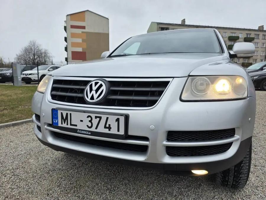 Pelēks Volkswagen Touareg 2006 Ventspils, ar dzinēja tilpumu 2.50 L un nobraukumu 347 tūkst. km par 3490 €, foto 26 vietnē AUTOMOTO.COM.LV
