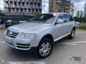 Pelēks Volkswagen Touareg 2006 Viļņa, ar dzinēja tilpumu 3.19 L un nobraukumu 280 tūkst. km par 2250 €, foto  vietnē AUTOMOTO.COM.LV