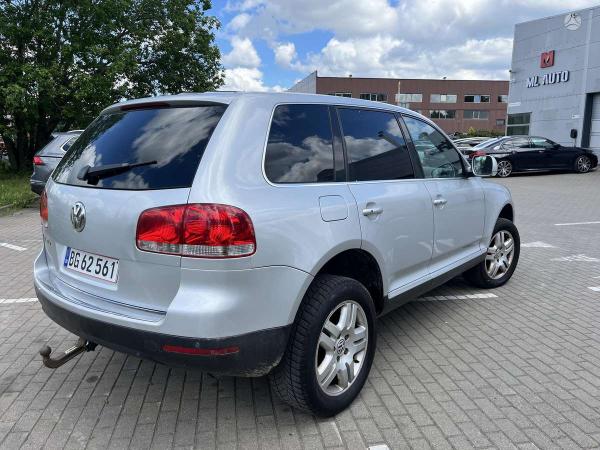 Grey Volkswagen Touareg 2006 in Vilnius, with an engine capacity of 3.19 L and mileage of 280 thousand km for 2250 €, photo 3 on AUTOMOTO.COM.LV