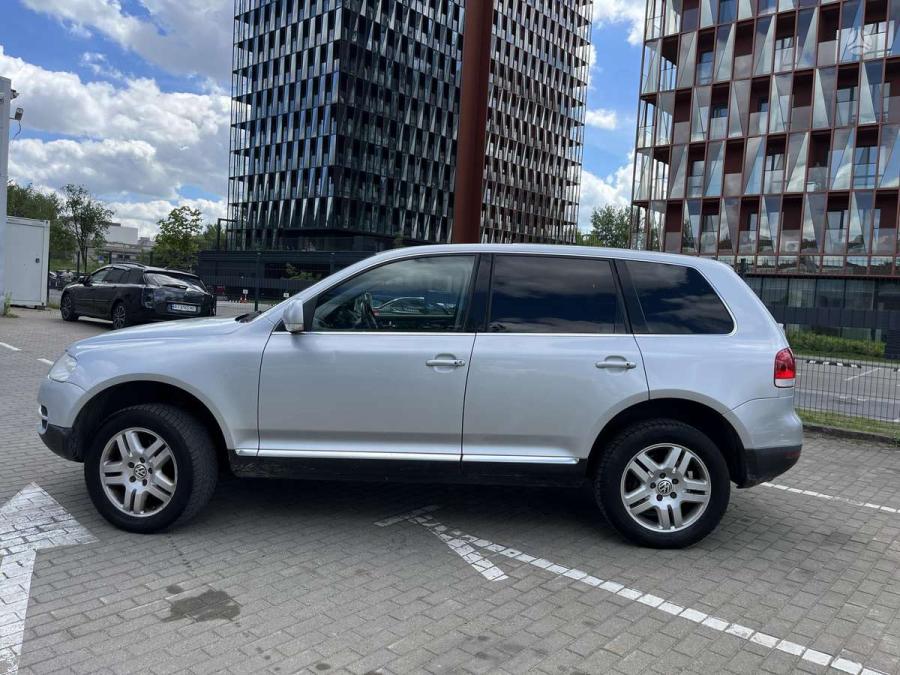 Grey Volkswagen Touareg 2006 in Vilnius, with an engine capacity of 3.19 L and mileage of 280 thousand km for 2000 €, photo 8 on AUTOMOTO.COM.LV