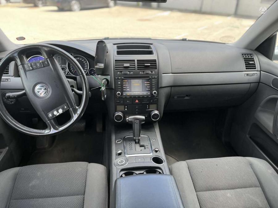 Grey Volkswagen Touareg 2006 in Vilnius, with an engine capacity of 3.19 L and mileage of 280 thousand km for 2000 €, photo 11 on AUTOMOTO.COM.LV