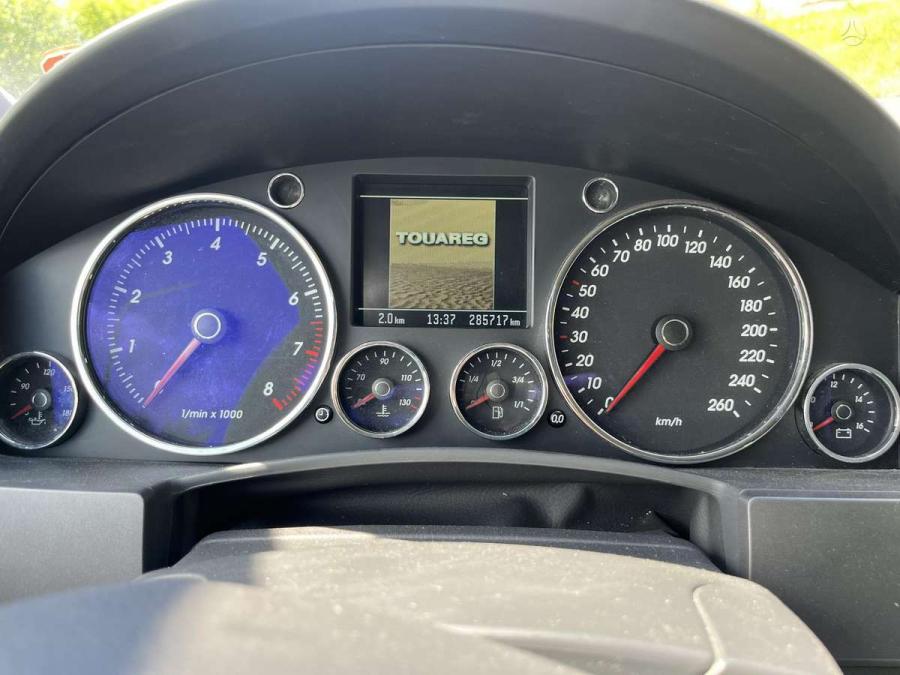 Grey Volkswagen Touareg 2006 in Vilnius, with an engine capacity of 3.19 L and mileage of 280 thousand km for 2000 €, photo 12 on AUTOMOTO.COM.LV