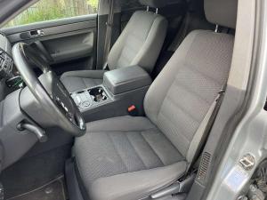 Grey Volkswagen Touareg 2006 in Vilnius, with an engine capacity of 3.19 L and mileage of 280 thousand km for 2000 €, photo 13 on AUTOMOTO.COM.LV