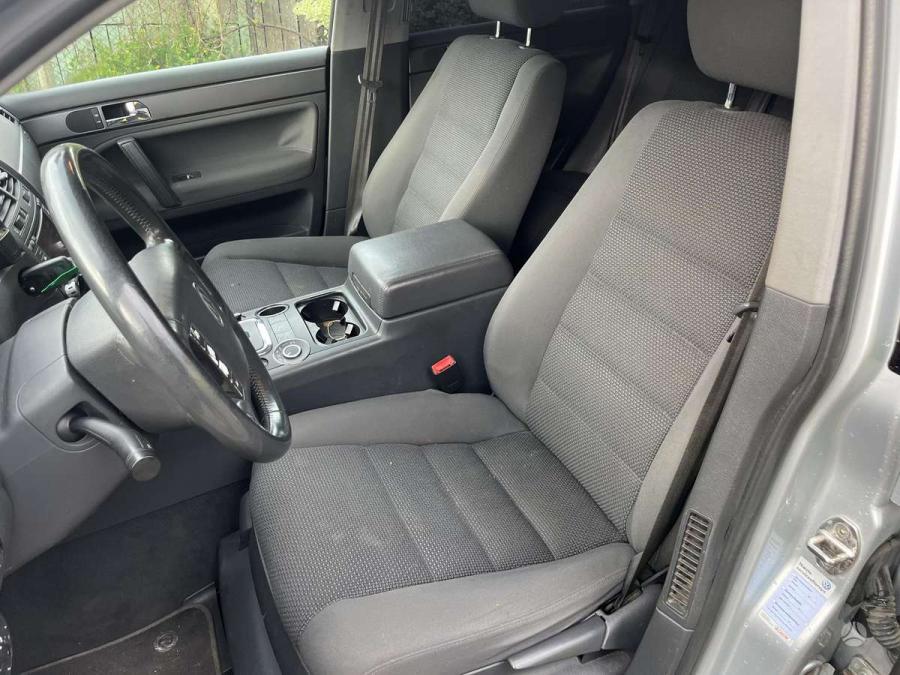 Grey Volkswagen Touareg 2006 in Vilnius, with an engine capacity of 3.19 L and mileage of 280 thousand km for 2000 €, photo 13 on AUTOMOTO.COM.LV