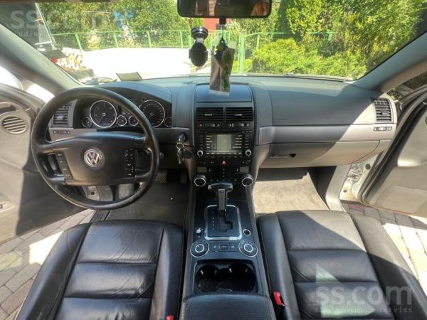 Grey Volkswagen Touareg 2006 in Jekabpils, with an engine capacity of 3.00 L and mileage of 374 thousand km for 3700 €, photo 4 on AUTOMOTO.COM.LV