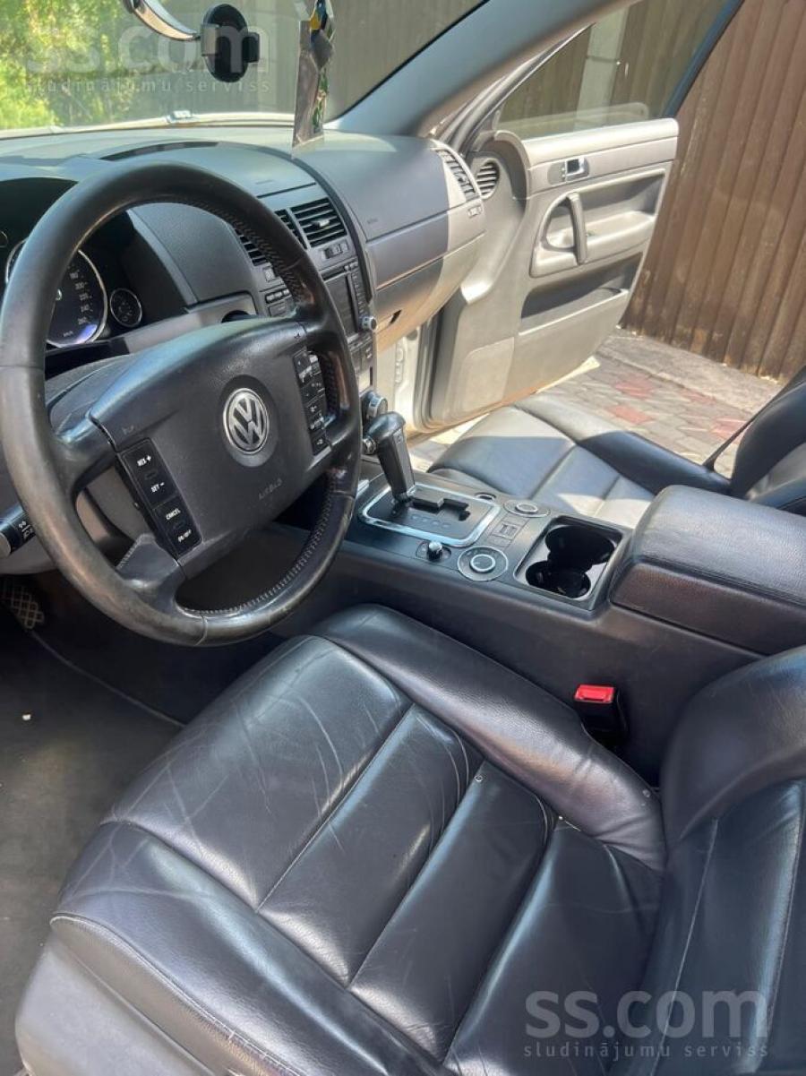 Pelēks Volkswagen Touareg 2006 Jēkabpils, ar dzinēja tilpumu 3.00 L un nobraukumu 374 tūkst. km par 3700 €, foto 6 vietnē AUTOMOTO.COM.LV