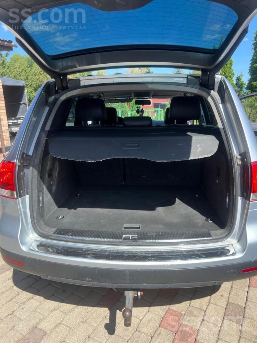 Pelēks Volkswagen Touareg 2006 Jēkabpils, ar dzinēja tilpumu 3.00 L un nobraukumu 374 tūkst. km par 3700 €, foto 9 vietnē AUTOMOTO.COM.LV