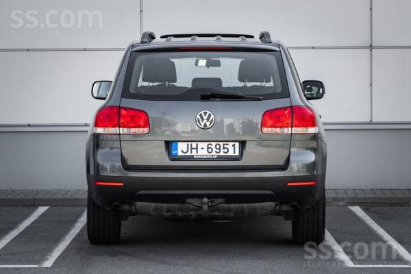Grey Volkswagen Touareg 2006 in Riga, with an engine capacity of 3.00 L and mileage of 324 thousand km for 2995 €, photo 6 on AUTOMOTO.COM.LV