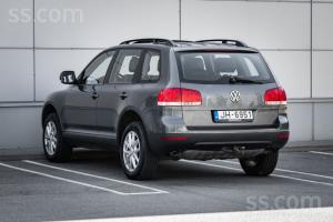 Pelēks Volkswagen Touareg 2006 Rīga, ar dzinēja tilpumu 3.00 L un nobraukumu 324 tūkst. km par 2995 €, foto 7 vietnē AUTOMOTO.COM.LV