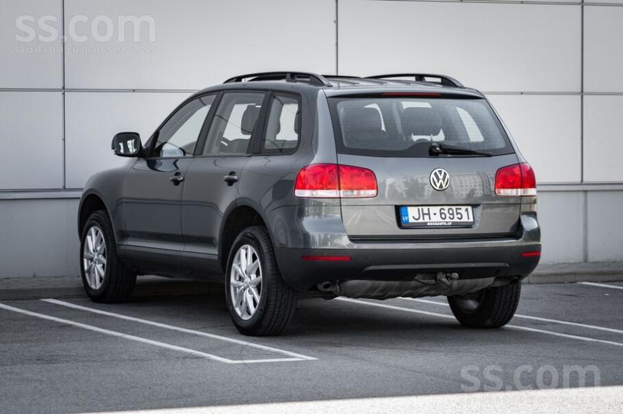 Pelēks Volkswagen Touareg 2006 Rīga, ar dzinēja tilpumu 3.00 L un nobraukumu 324 tūkst. km par 2995 €, foto 7 vietnē AUTOMOTO.COM.LV