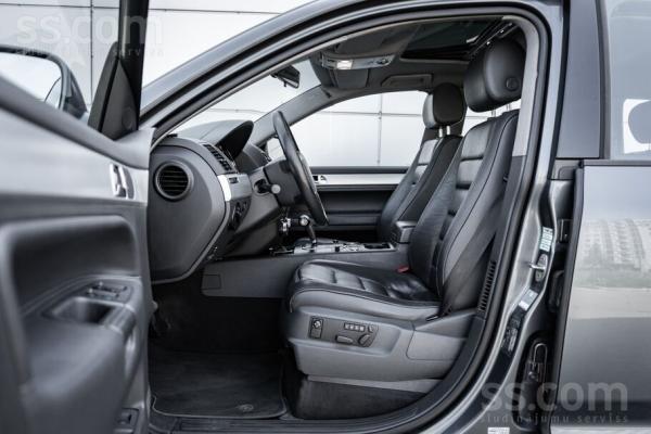 Grey Volkswagen Touareg 2006 in Riga, with an engine capacity of 3.00 L and mileage of 324 thousand km for 2995 €, photo 8 on AUTOMOTO.COM.LV