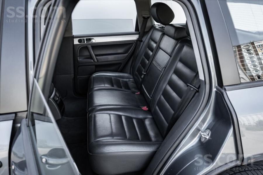 Pelēks Volkswagen Touareg 2006 Rīga, ar dzinēja tilpumu 3.00 L un nobraukumu 324 tūkst. km par 2995 €, foto 11 vietnē AUTOMOTO.COM.LV