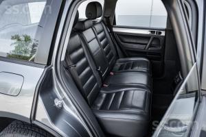 Pelēks Volkswagen Touareg 2006 Rīga, ar dzinēja tilpumu 3.00 L un nobraukumu 324 tūkst. km par 2995 €, foto 12 vietnē AUTOMOTO.COM.LV