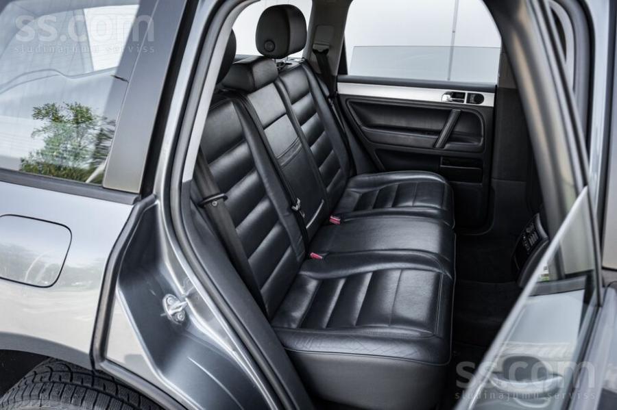 Pelēks Volkswagen Touareg 2006 Rīga, ar dzinēja tilpumu 3.00 L un nobraukumu 324 tūkst. km par 2995 €, foto 12 vietnē AUTOMOTO.COM.LV