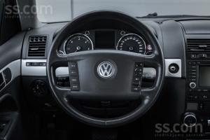 Pelēks Volkswagen Touareg 2006 Rīga, ar dzinēja tilpumu 3.00 L un nobraukumu 324 tūkst. km par 2995 €, foto 17 vietnē AUTOMOTO.COM.LV