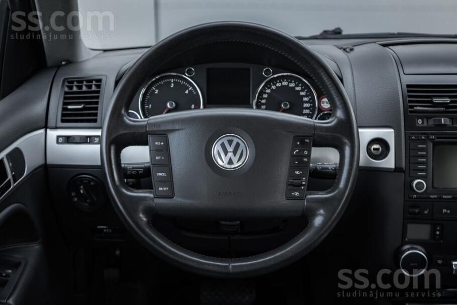 Pelēks Volkswagen Touareg 2006 Rīga, ar dzinēja tilpumu 3.00 L un nobraukumu 324 tūkst. km par 2995 €, foto 17 vietnē AUTOMOTO.COM.LV