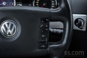 Pelēks Volkswagen Touareg 2006 Rīga, ar dzinēja tilpumu 3.00 L un nobraukumu 324 tūkst. km par 2995 €, foto 18 vietnē AUTOMOTO.COM.LV
