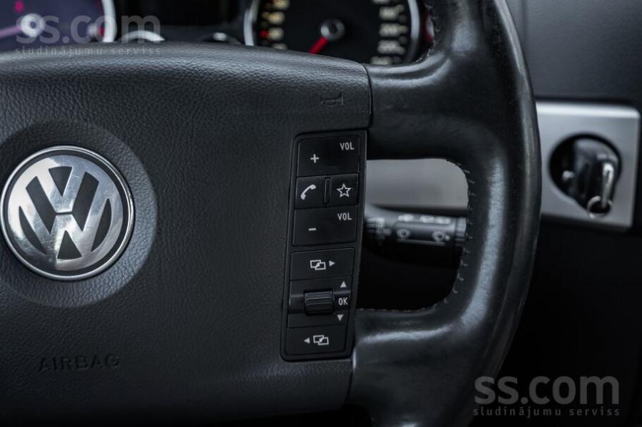 Pelēks Volkswagen Touareg 2006 Rīga, ar dzinēja tilpumu 3.00 L un nobraukumu 324 tūkst. km par 2995 €, foto 18 vietnē AUTOMOTO.COM.LV
