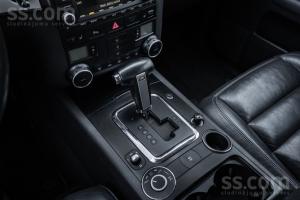 Pelēks Volkswagen Touareg 2006 Rīga, ar dzinēja tilpumu 3.00 L un nobraukumu 324 tūkst. km par 2995 €, foto 20 vietnē AUTOMOTO.COM.LV