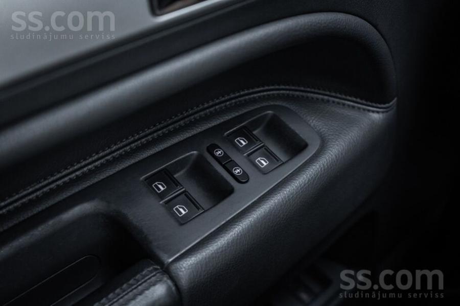 Pelēks Volkswagen Touareg 2006 Rīga, ar dzinēja tilpumu 3.00 L un nobraukumu 324 tūkst. km par 2995 €, foto 23 vietnē AUTOMOTO.COM.LV