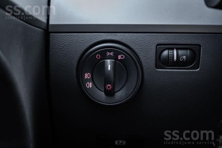 Pelēks Volkswagen Touareg 2006 Rīga, ar dzinēja tilpumu 3.00 L un nobraukumu 324 tūkst. km par 2995 €, foto 24 vietnē AUTOMOTO.COM.LV