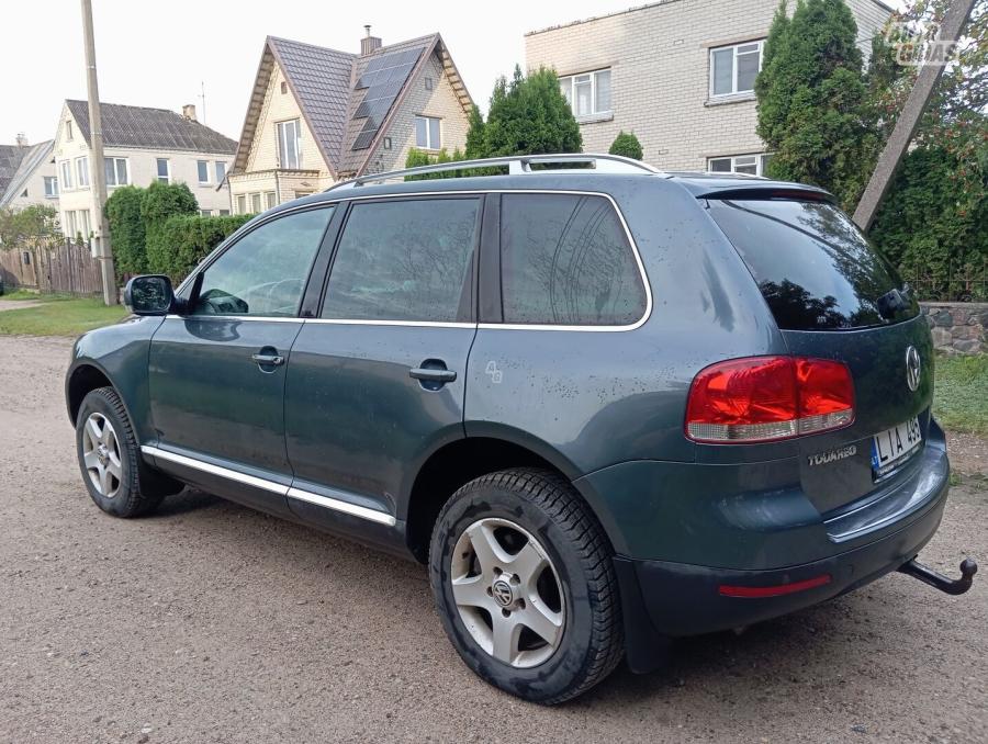 Grey Volkswagen Touareg 2006 in Ukmerge, with an engine capacity of 3.00 L and mileage of 403 thousand km for 3200 €, photo 5 on AUTOMOTO.COM.LV