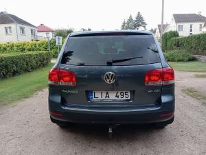 Grey Volkswagen Touareg 2006 in Ukmerge, with an engine capacity of 3.00 L and mileage of 403 thousand km for 3200 €, photo 7 on AUTOMOTO.COM.LV