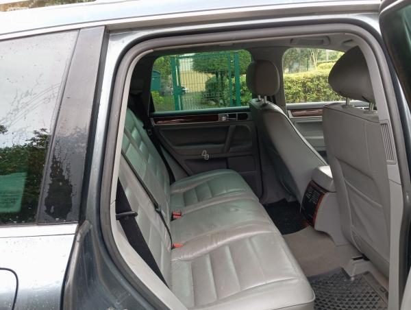 Pelēks Volkswagen Touareg 2006 Ukmergė, ar dzinēja tilpumu 3.00 L un nobraukumu 403 tūkst. km par 3200 €, foto 11 vietnē AUTOMOTO.COM.LV