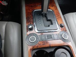 Grey Volkswagen Touareg 2006 in Ukmerge, with an engine capacity of 3.00 L and mileage of 403 thousand km for 3200 €, photo 13 on AUTOMOTO.COM.LV