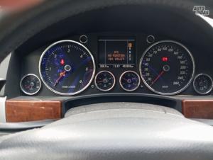 Grey Volkswagen Touareg 2006 in Ukmerge, with an engine capacity of 3.00 L and mileage of 403 thousand km for 3200 €, photo 14 on AUTOMOTO.COM.LV