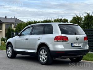 Pelēks Volkswagen Touareg 2006 Rīga, ar dzinēja tilpumu 3.00 L un nobraukumu 370 tūkst. km par 2950 €, foto 5 vietnē AUTOMOTO.COM.LV