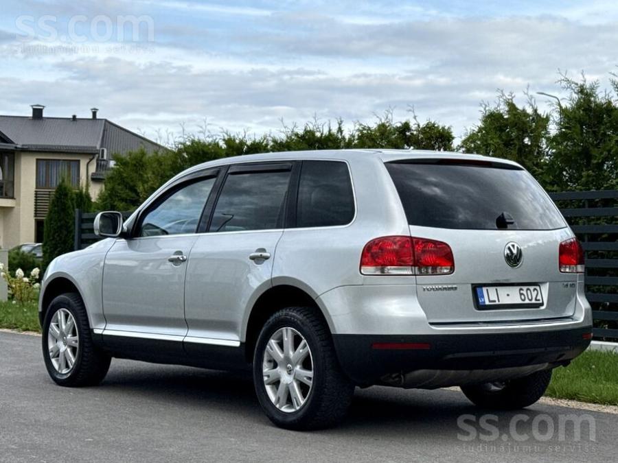 Pelēks Volkswagen Touareg 2006 Rīga, ar dzinēja tilpumu 3.00 L un nobraukumu 370 tūkst. km par 2950 €, foto 5 vietnē AUTOMOTO.COM.LV