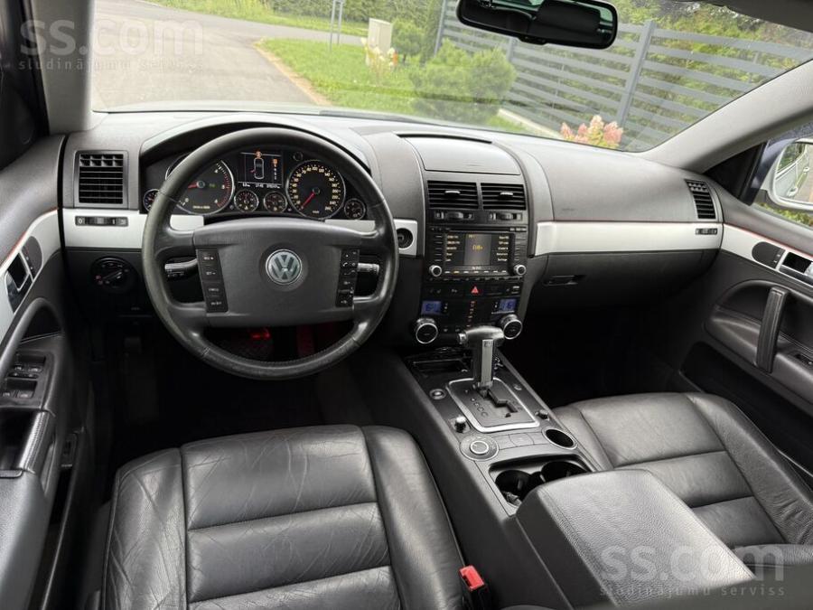 Pelēks Volkswagen Touareg 2006 Rīga, ar dzinēja tilpumu 3.00 L un nobraukumu 370 tūkst. km par 2950 €, foto 9 vietnē AUTOMOTO.COM.LV