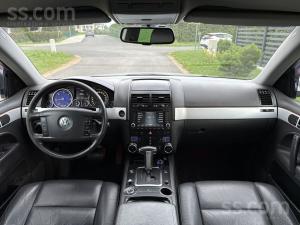 Pelēks Volkswagen Touareg 2006 Rīga, ar dzinēja tilpumu 3.00 L un nobraukumu 370 tūkst. km par 2950 €, foto 11 vietnē AUTOMOTO.COM.LV
