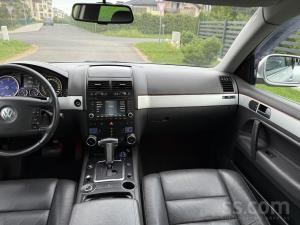 Pelēks Volkswagen Touareg 2006 Rīga, ar dzinēja tilpumu 3.00 L un nobraukumu 370 tūkst. km par 2950 €, foto 12 vietnē AUTOMOTO.COM.LV