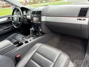 Pelēks Volkswagen Touareg 2006 Rīga, ar dzinēja tilpumu 3.00 L un nobraukumu 370 tūkst. km par 2950 €, foto 14 vietnē AUTOMOTO.COM.LV