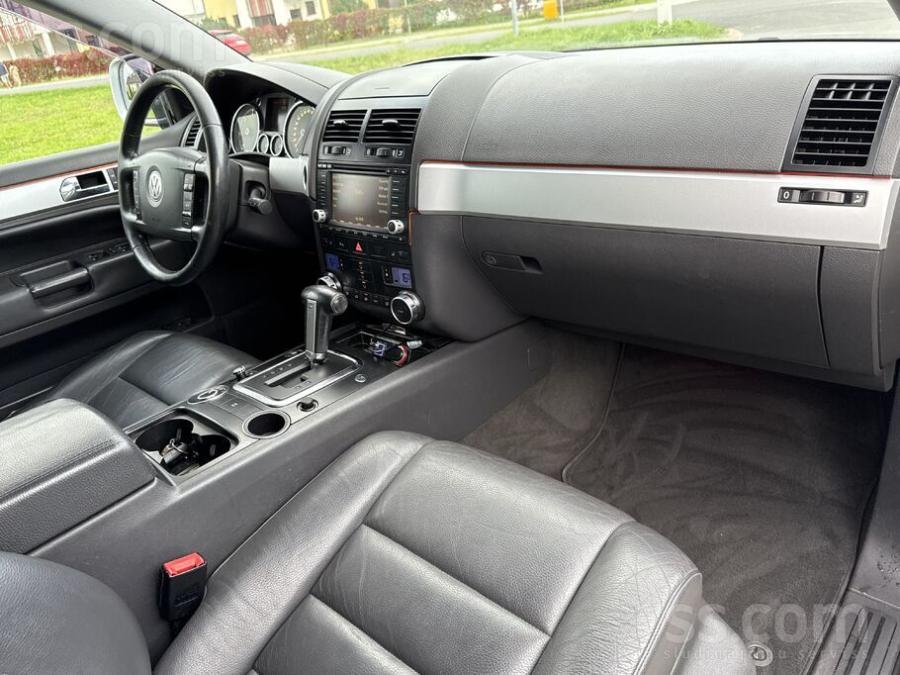 Pelēks Volkswagen Touareg 2006 Rīga, ar dzinēja tilpumu 3.00 L un nobraukumu 370 tūkst. km par 2950 €, foto 14 vietnē AUTOMOTO.COM.LV