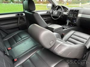 Pelēks Volkswagen Touareg 2006 Rīga, ar dzinēja tilpumu 3.00 L un nobraukumu 370 tūkst. km par 2950 €, foto 15 vietnē AUTOMOTO.COM.LV