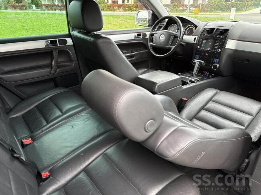 Pelēks Volkswagen Touareg 2006 Rīga, ar dzinēja tilpumu 3.00 L un nobraukumu 370 tūkst. km par 2950 €, foto 15 vietnē AUTOMOTO.COM.LV