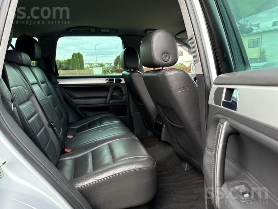 Pelēks Volkswagen Touareg 2006 Rīga, ar dzinēja tilpumu 3.00 L un nobraukumu 370 tūkst. km par 2950 €, foto 16 vietnē AUTOMOTO.COM.LV