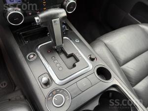 Pelēks Volkswagen Touareg 2006 Rīga, ar dzinēja tilpumu 3.00 L un nobraukumu 370 tūkst. km par 2950 €, foto 20 vietnē AUTOMOTO.COM.LV