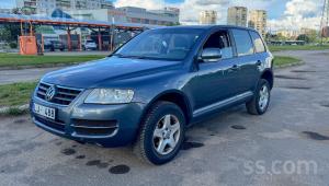 Pelēks Volkswagen Touareg 2006 Rīga, ar dzinēja tilpumu 2.50 L un nobraukumu 298 tūkst. km par 3600 €, foto  vietnē AUTOMOTO.COM.LV