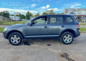 Pelēks Volkswagen Touareg 2006 Rīga, ar dzinēja tilpumu 2.50 L un nobraukumu 298 tūkst. km par 3600 €, foto 3 vietnē AUTOMOTO.COM.LV
