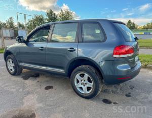 Pelēks Volkswagen Touareg 2006 Rīga, ar dzinēja tilpumu 2.50 L un nobraukumu 298 tūkst. km par 3600 €, foto 4 vietnē AUTOMOTO.COM.LV