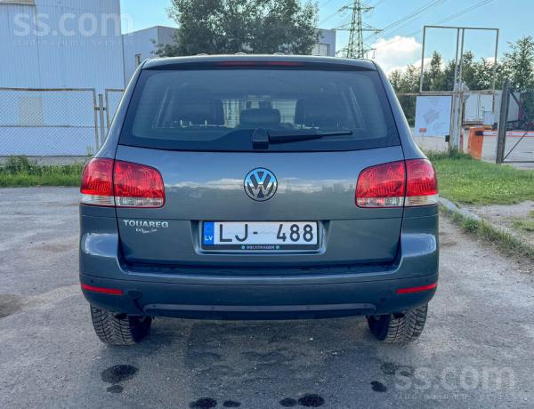 Grey Volkswagen Touareg 2006 in Riga, with an engine capacity of 2.50 L and mileage of 298 thousand km for 3600 €, photo 5 on AUTOMOTO.COM.LV