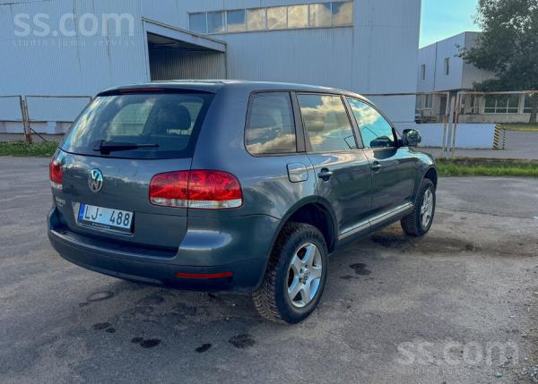 Grey Volkswagen Touareg 2006 in Riga, with an engine capacity of 2.50 L and mileage of 298 thousand km for 3600 €, photo 6 on AUTOMOTO.COM.LV
